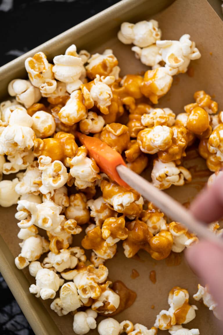 Low Carb (& Sugar Free!) Caramel Popcorn - gnom-gnom